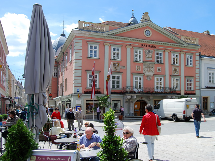 Wiener Neustadt: Hauptplatz und Rathaus